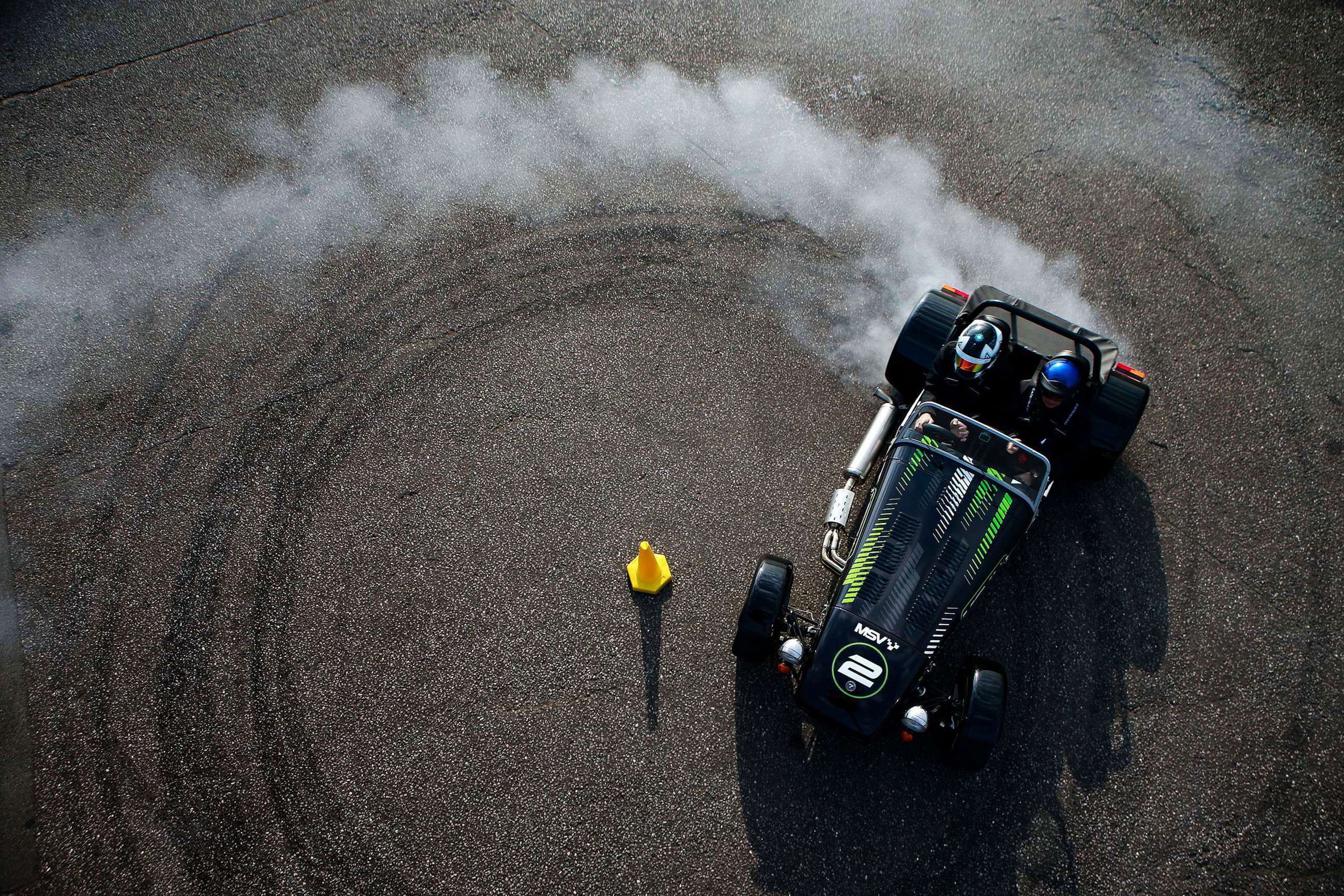 How to drift – a day with the Caterham Drift Experience
