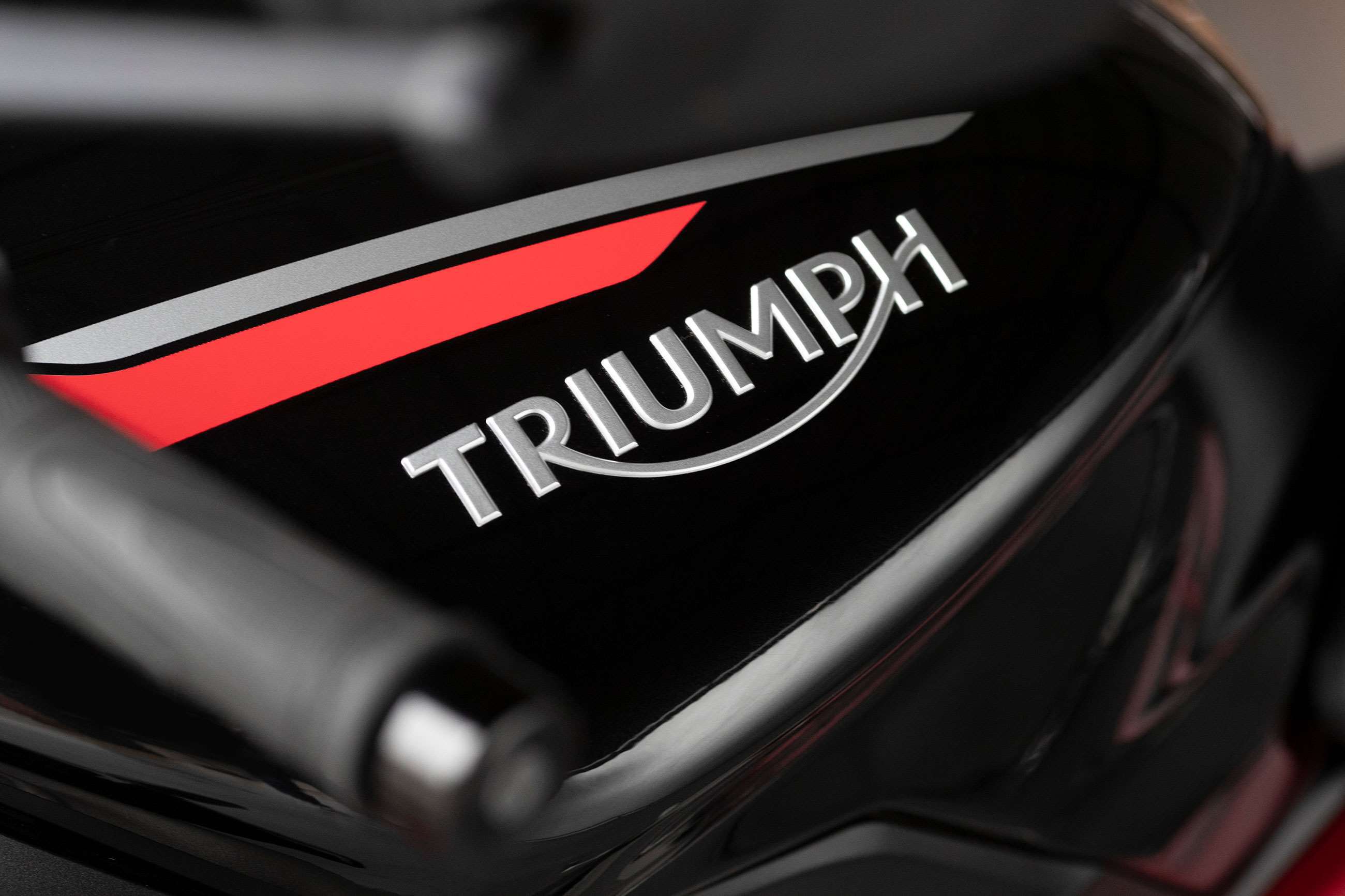 Triumph updates the Street Triple R and cuts the price | GRR