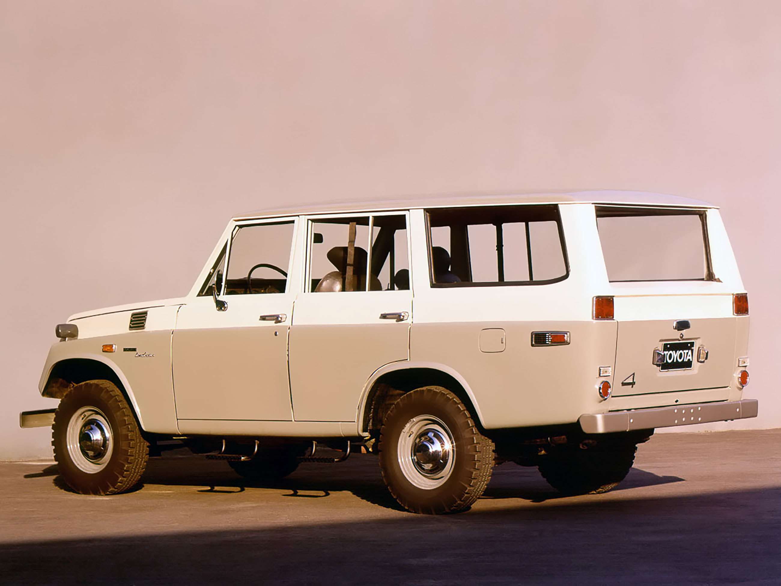 Four off-road heroes that are older than the Range Rover – Axon's ...