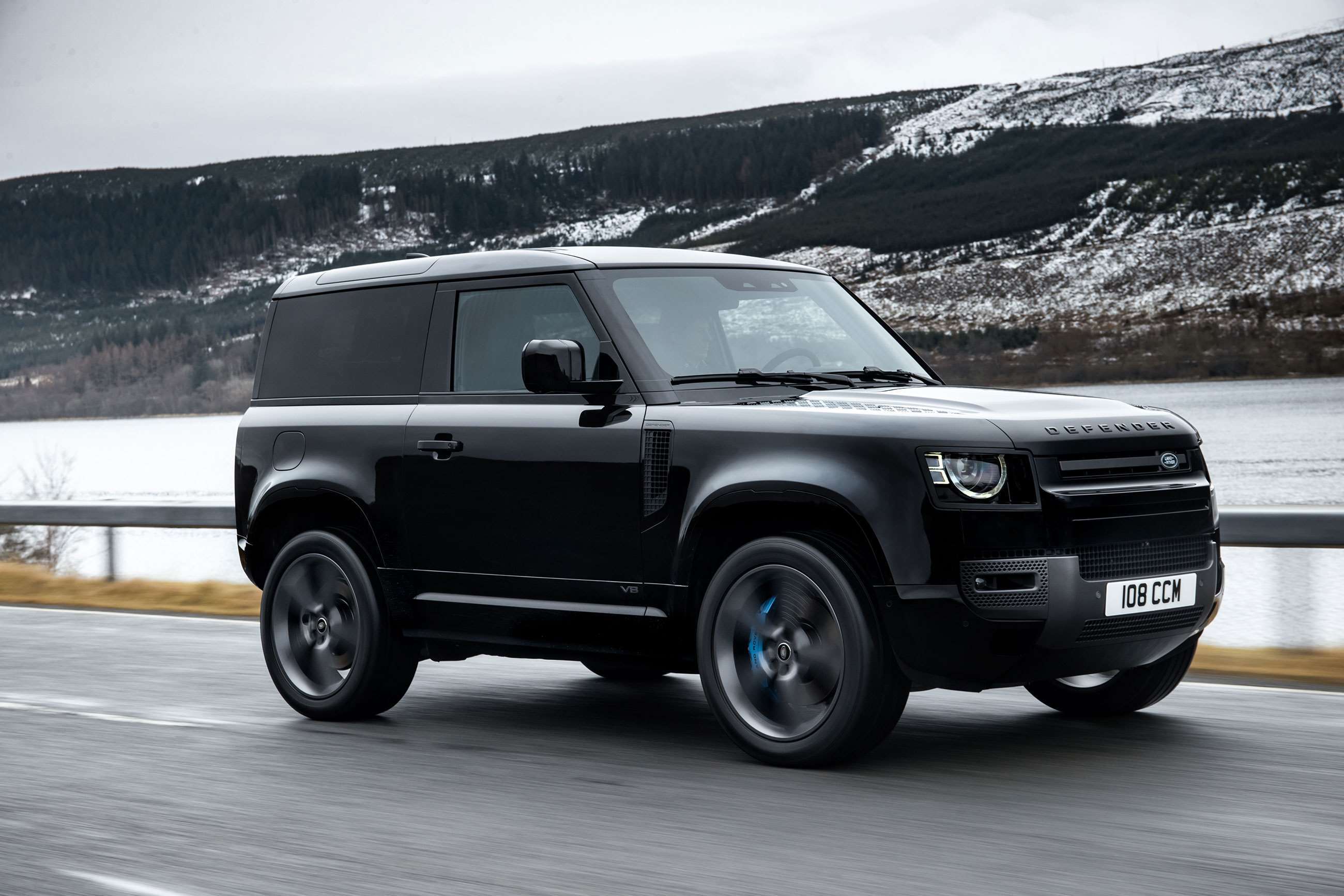 Land Rover unveils 525PS V8 Defender | GRR