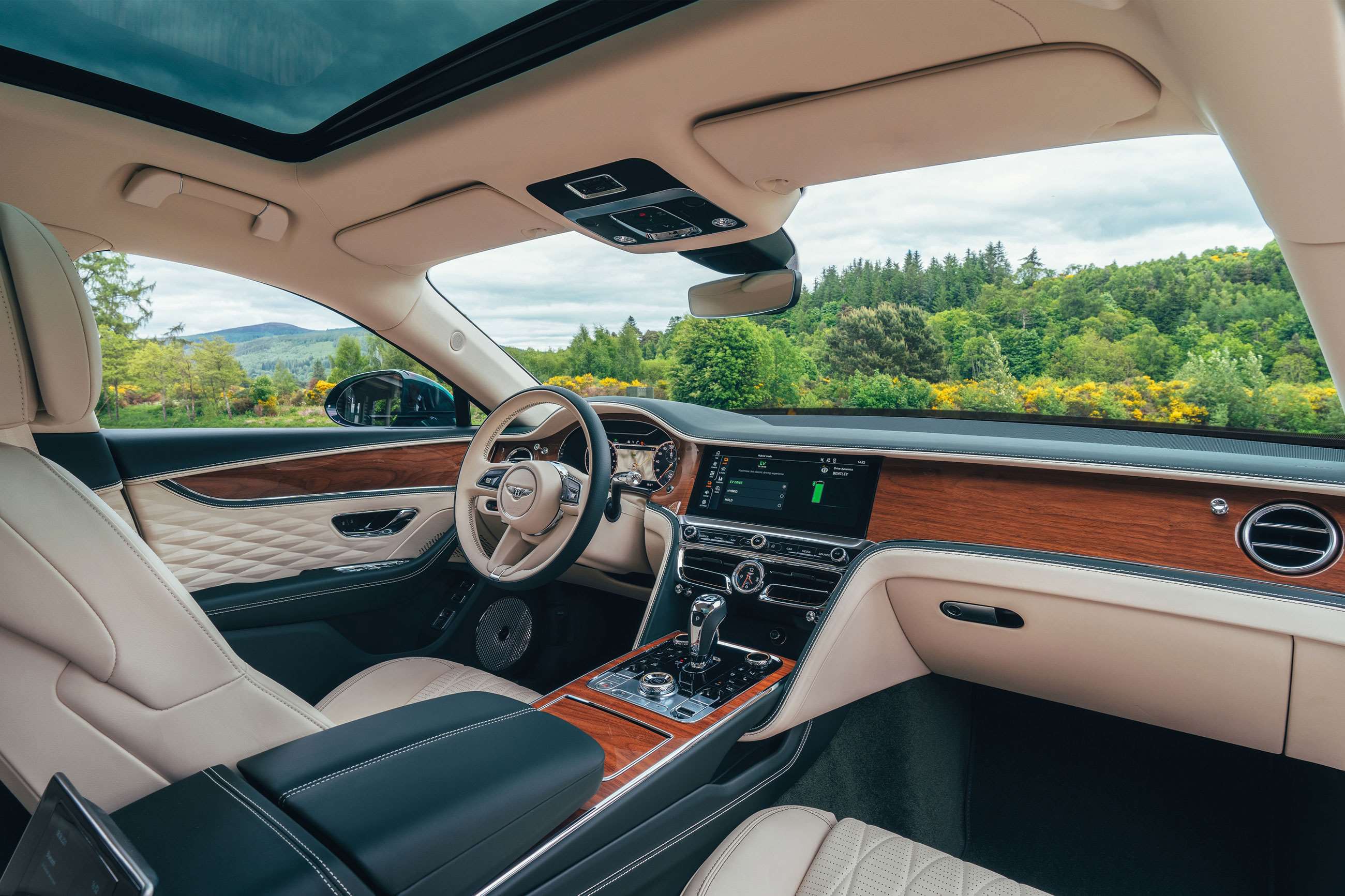 Bentley launches Flying Spur Hybrid | GRR