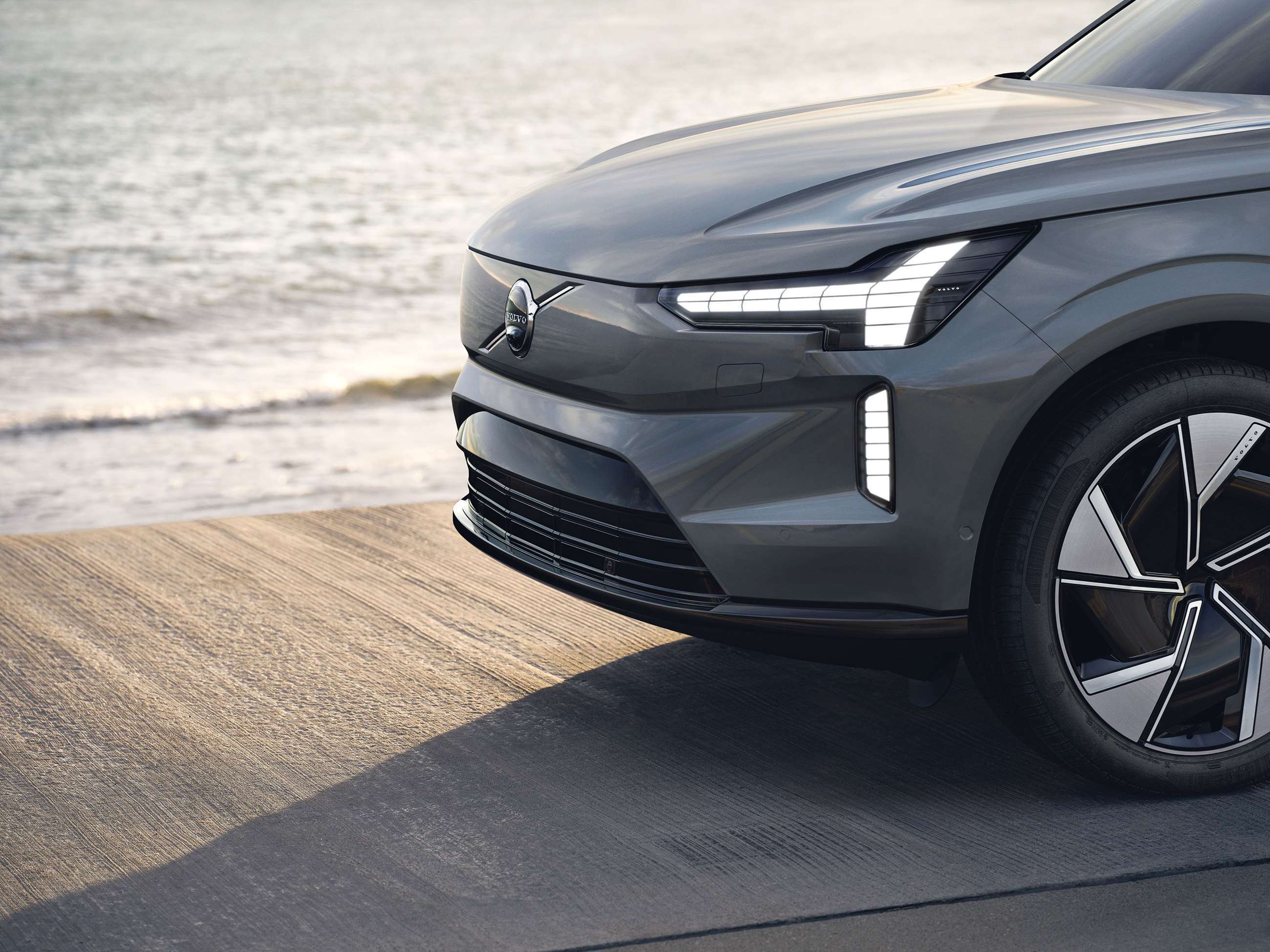 Electric EX90 is Volvo’s new flagship SUV | GRR