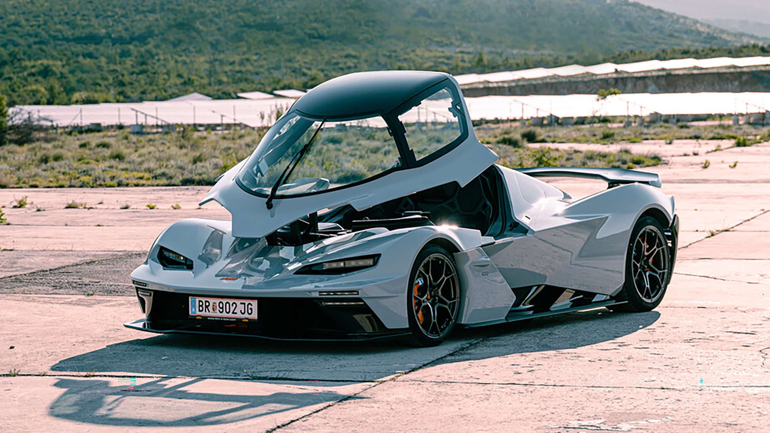 KTM X-Bow GT-XR has 500PS and a jet canopy | GRR