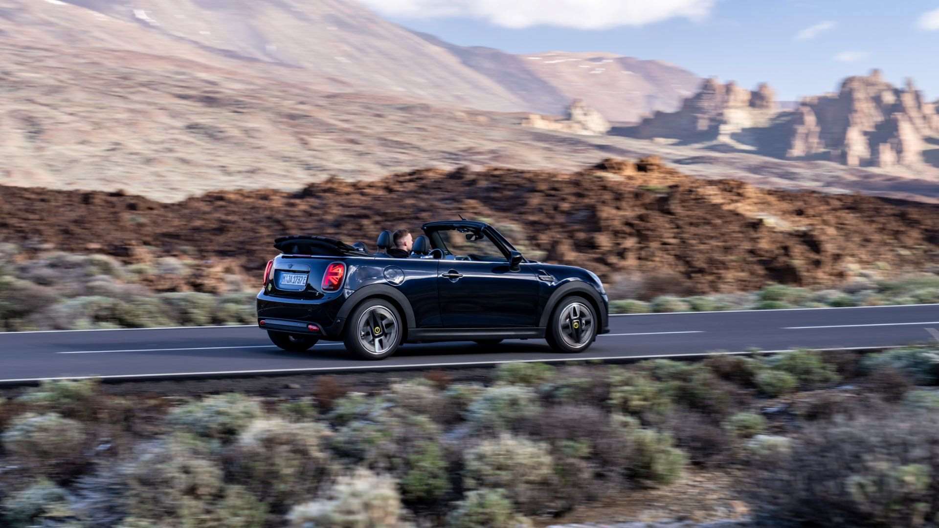 Electric Mini Convertible revealed as £52k limited-edition | GRR