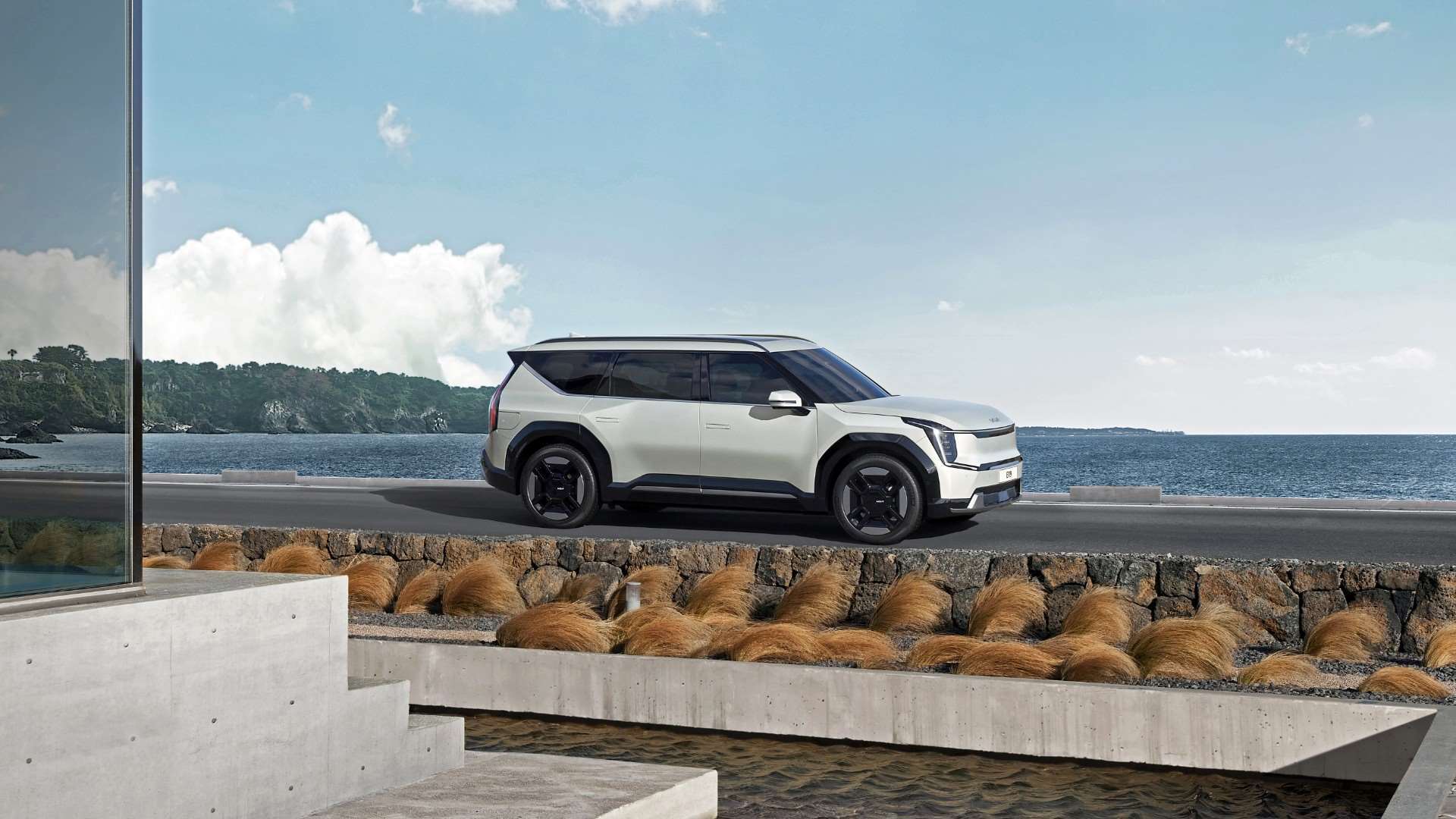 Kia EV9 flagship electric SUV revealed | GRR