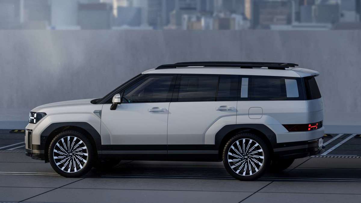 The new Hyundai Santa Fe is a proper boxy SUV | GRR