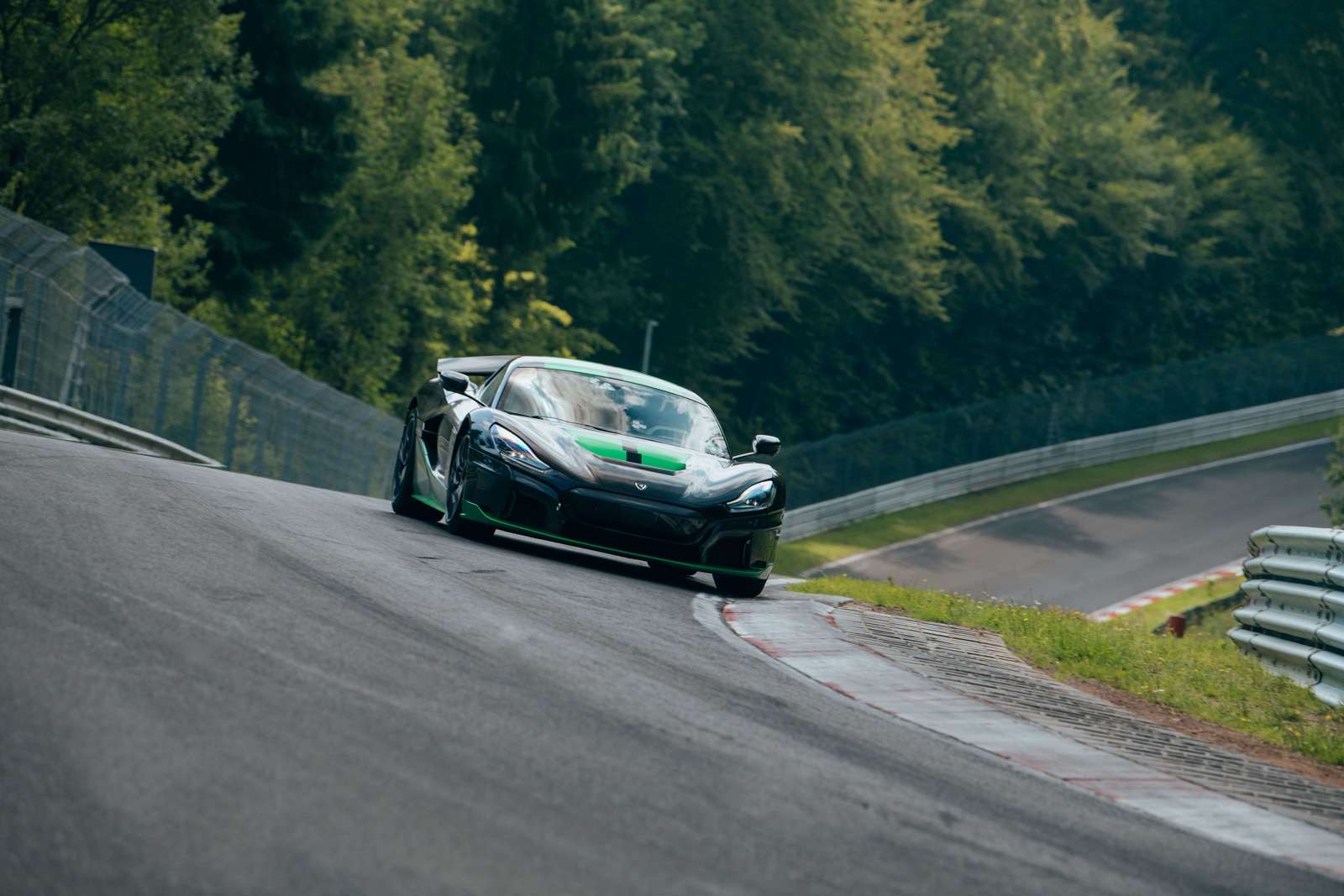 Rimac Nevera sets a new record at the Nürburgring | GRR