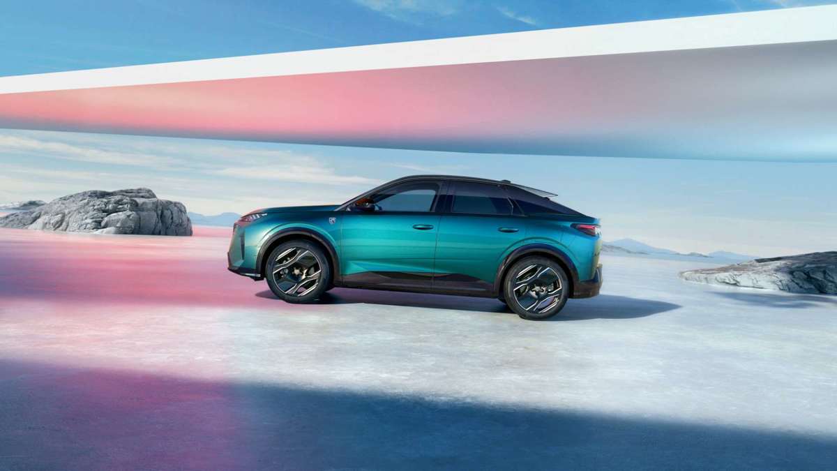 The new Peugeot E-3008 promises up to 435 miles of range | GRR