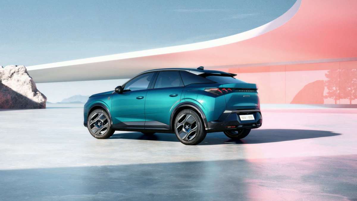 The new Peugeot E-3008 promises up to 435 miles of range | GRR