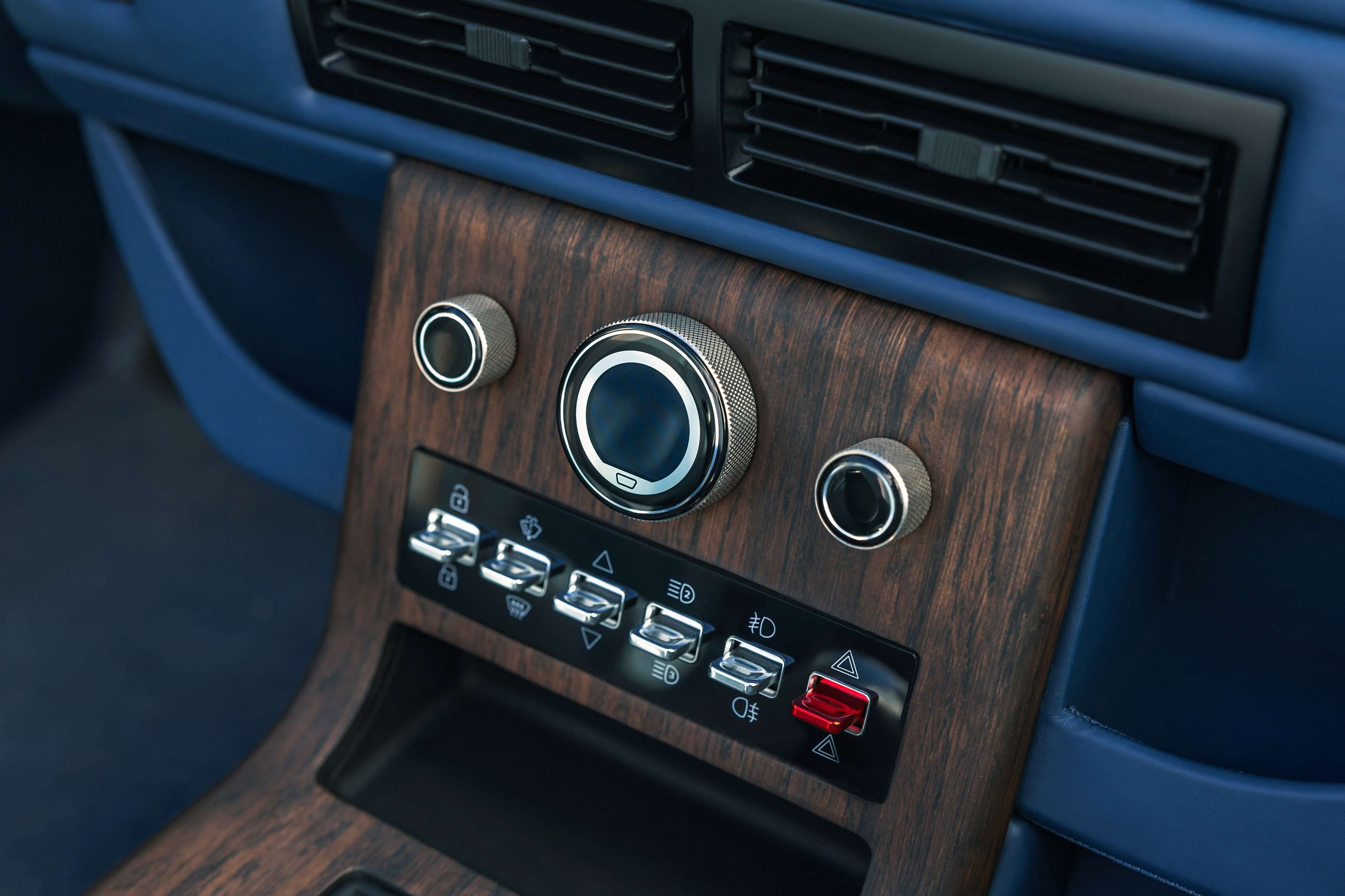 Classic Range Rover Safari gets Lunaz EV treatment