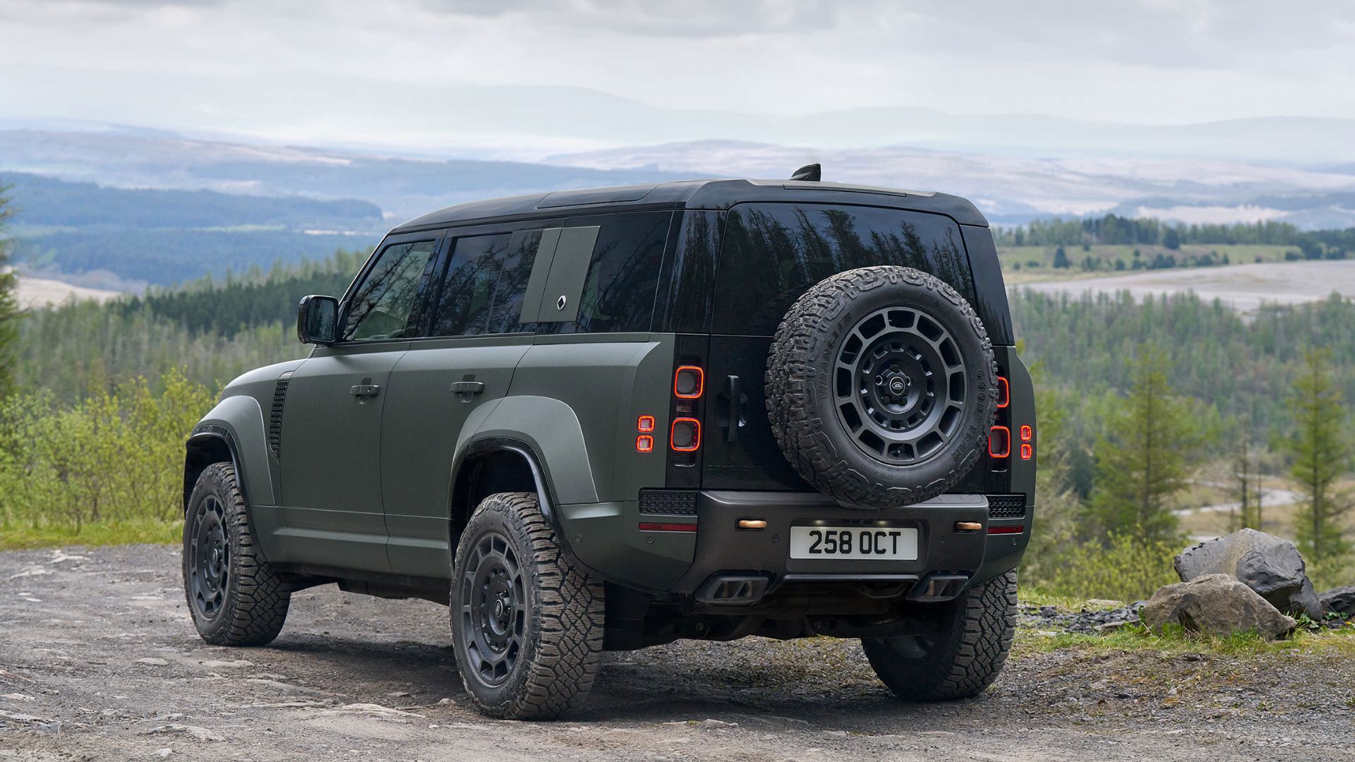 2025 Land Rover Defender OCTA: price, specs, and release date | GRR